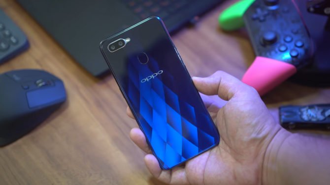 The Oppo Reno has a unique pop-up camera - TechEngage