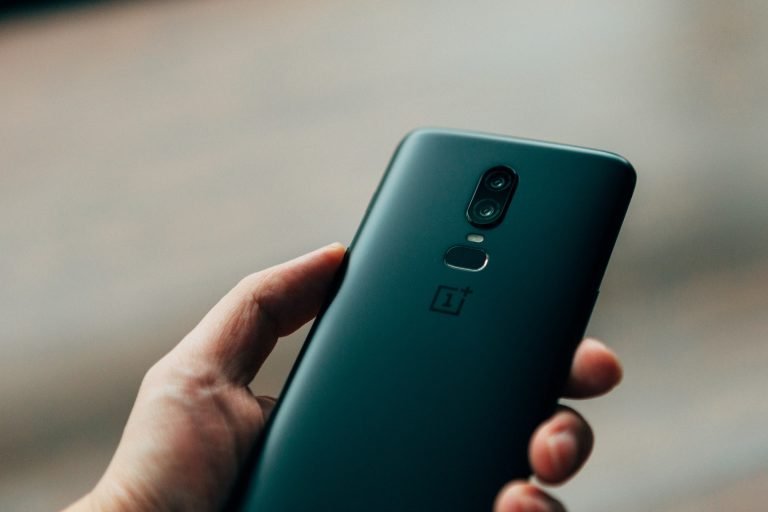 First alleged photo of OnePlus 7 suggests pop-up selfie camera